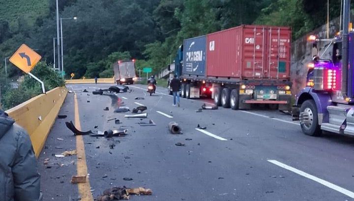 Fatal accidente en la vía Calarcá - Cajamarca deja un conductor ...